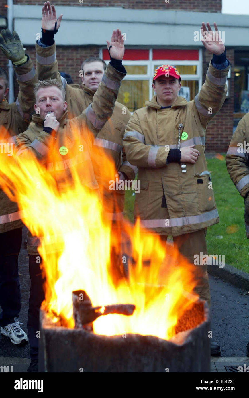 Firefighters Firemen Strike November 2002 Striking firefighters ...