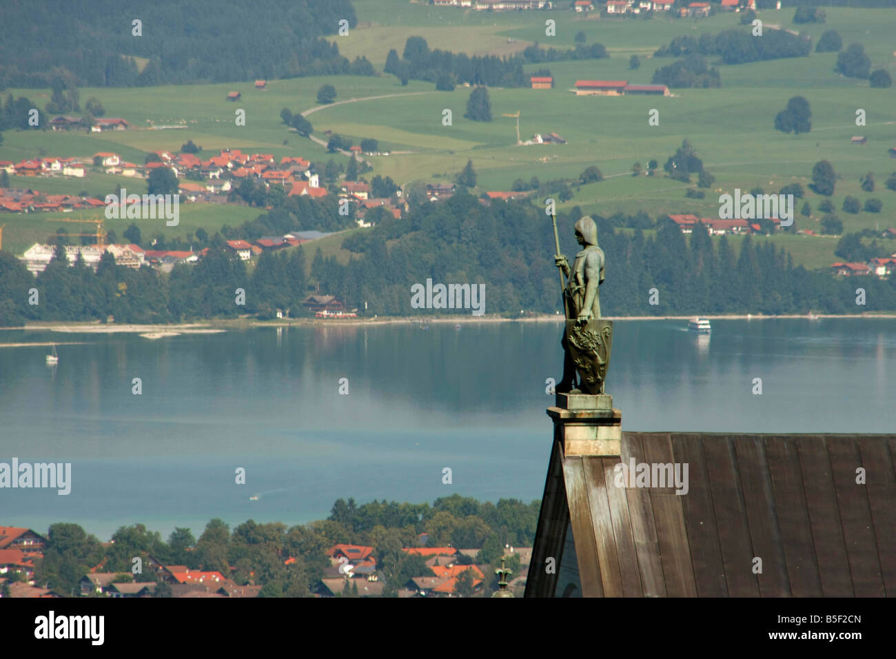 Schloss neuschwanstein von oben hi-res stock photography and images - Alamy