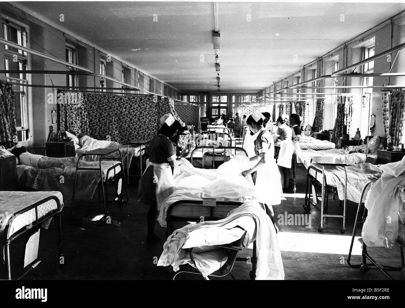 Southern General Glasgow hospital ward 1972 Stock Photo - Alamy
