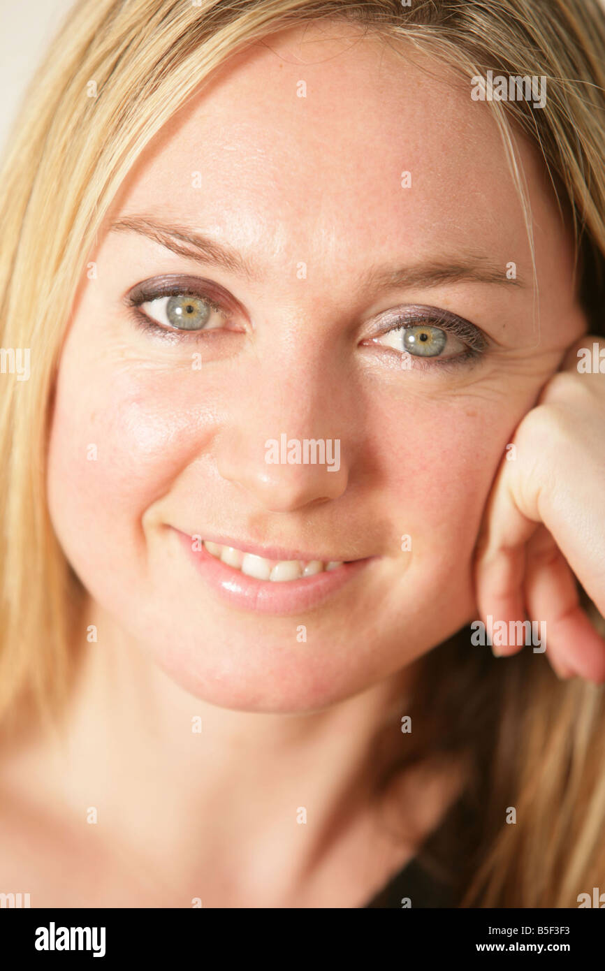 NEVILLE WILLIAMS BIRMINGHAM 3 3 08 MIRROR GINA BORMAN PICTURED AT HOME ...