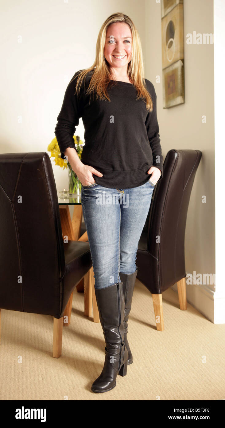 NEVILLE WILLIAMS BIRMINGHAM 3 3 08 MIRROR GINA BORMAN PICTURED AT HOME ...