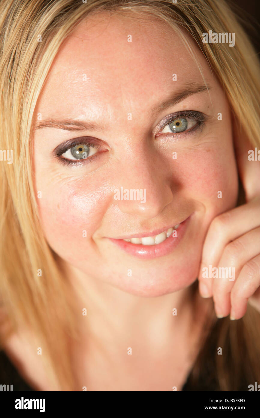 NEVILLE WILLIAMS BIRMINGHAM 3 3 08 MIRROR GINA BORMAN PICTURED AT HOME ...