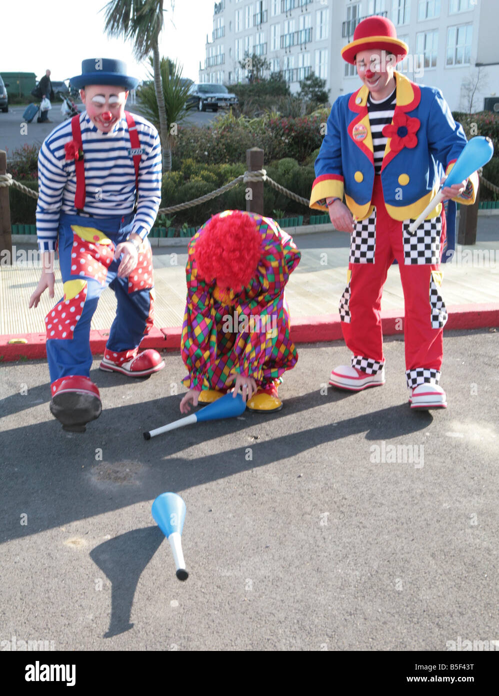 mirror reporter beth nell as a clown at butlins clown convension bognor ...