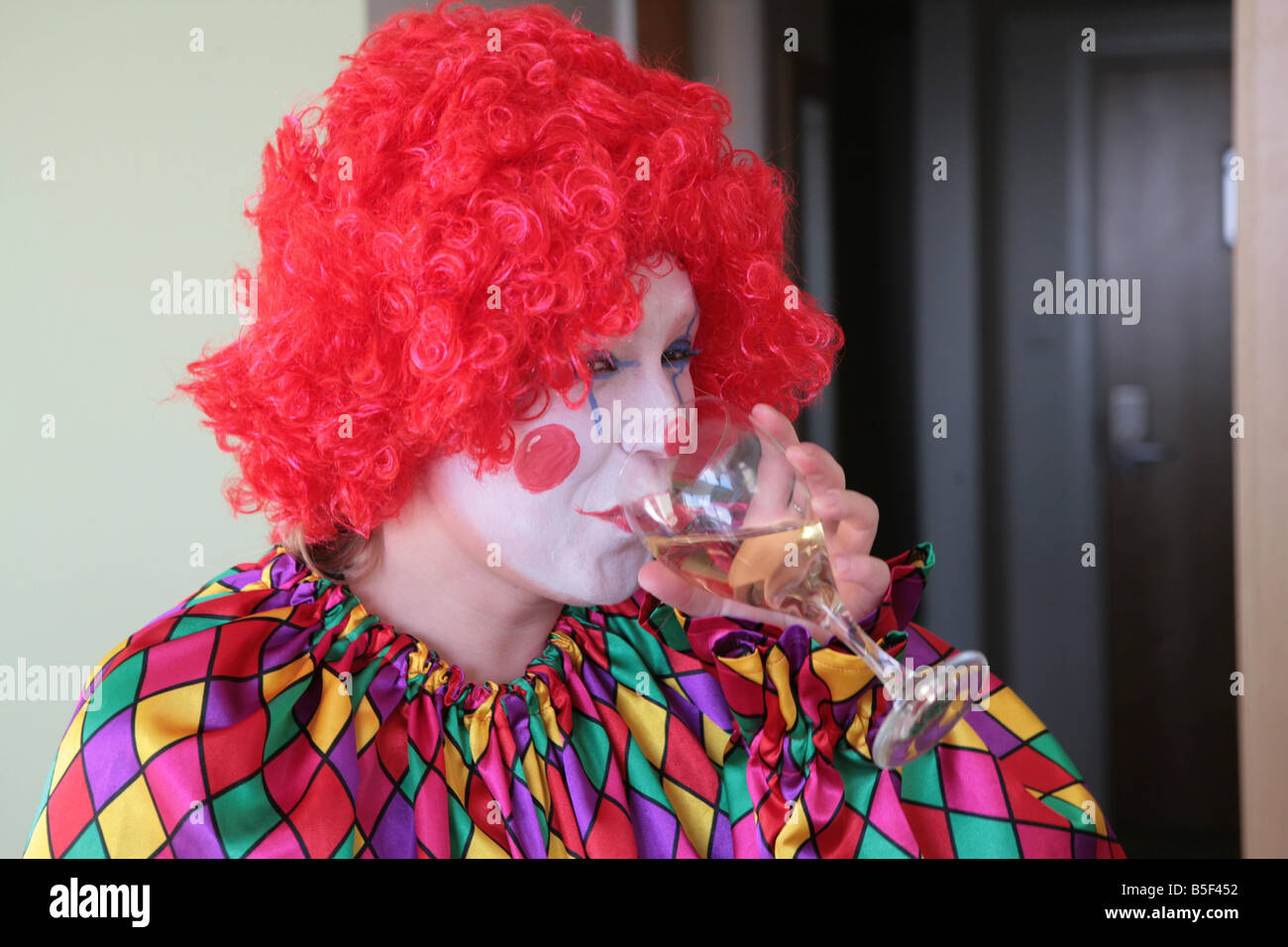 mirror reporter beth nell as a clown at butlins clown convension bognor ...
