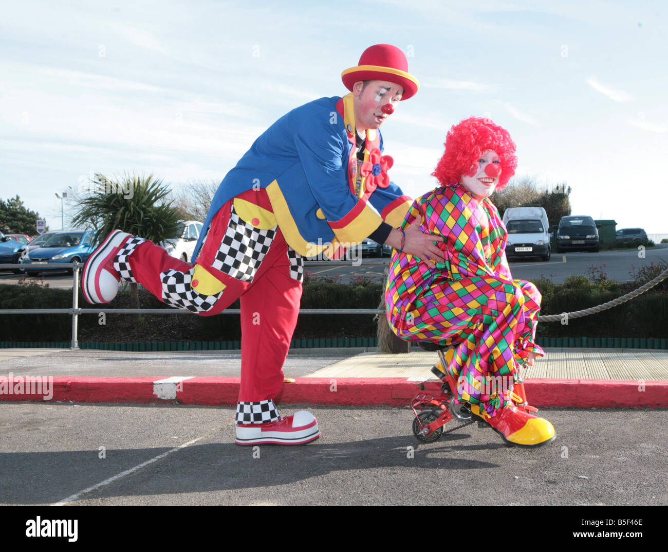 mirror reporter beth neil as a clown at butlins clown convention bognor ...