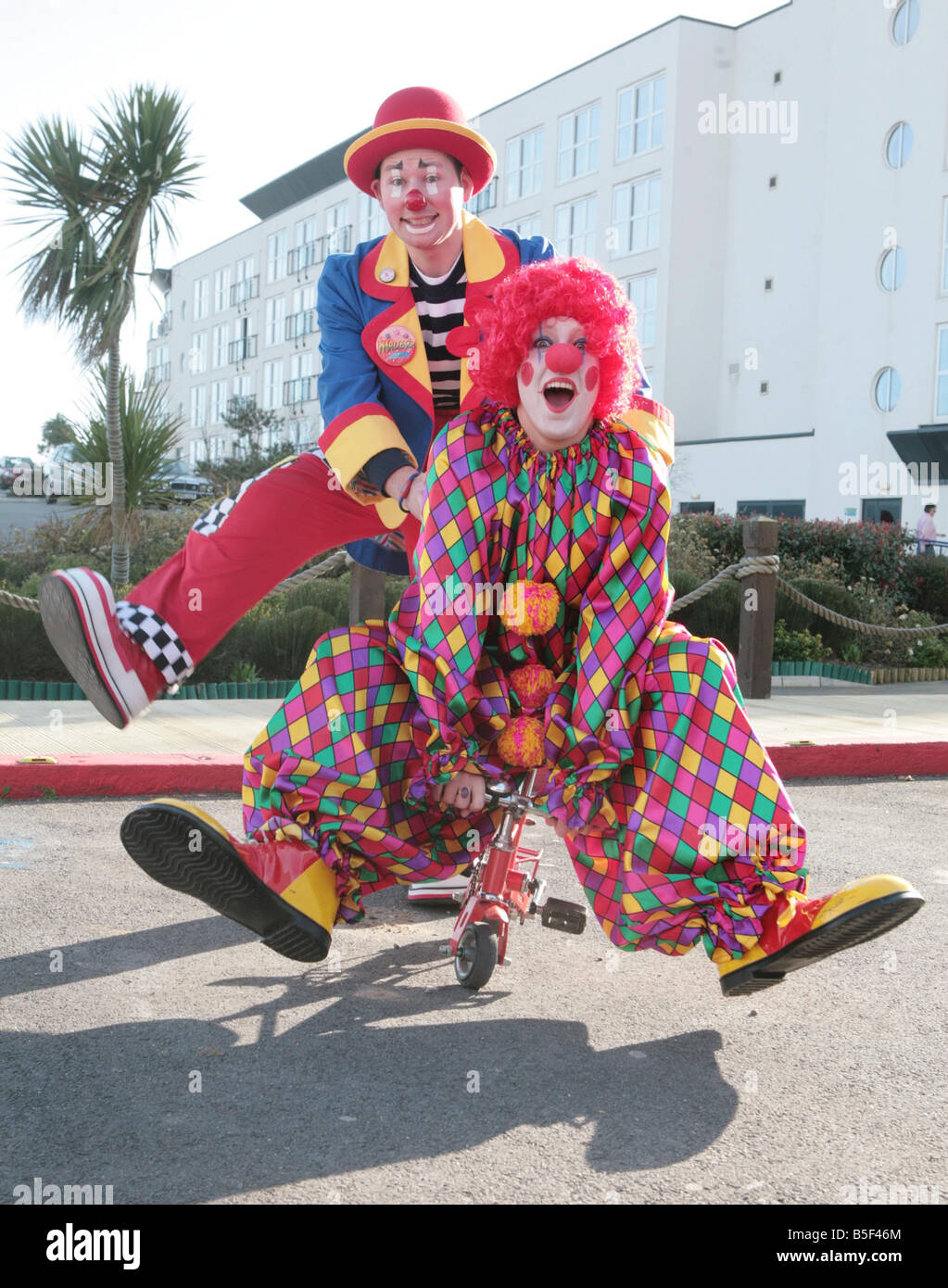 mirror reporter beth nell as a clown at butlins clown convension bognor ...