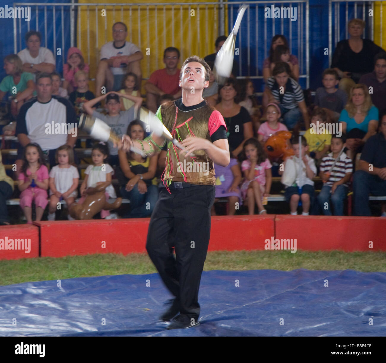 Juggler pin hi-res stock photography and images - Alamy