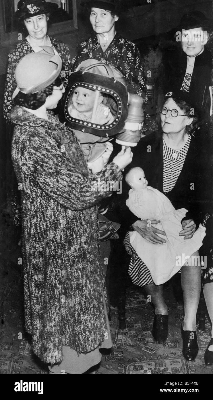 Baby gas mask ww2 hi-res stock photography and images - Alamy