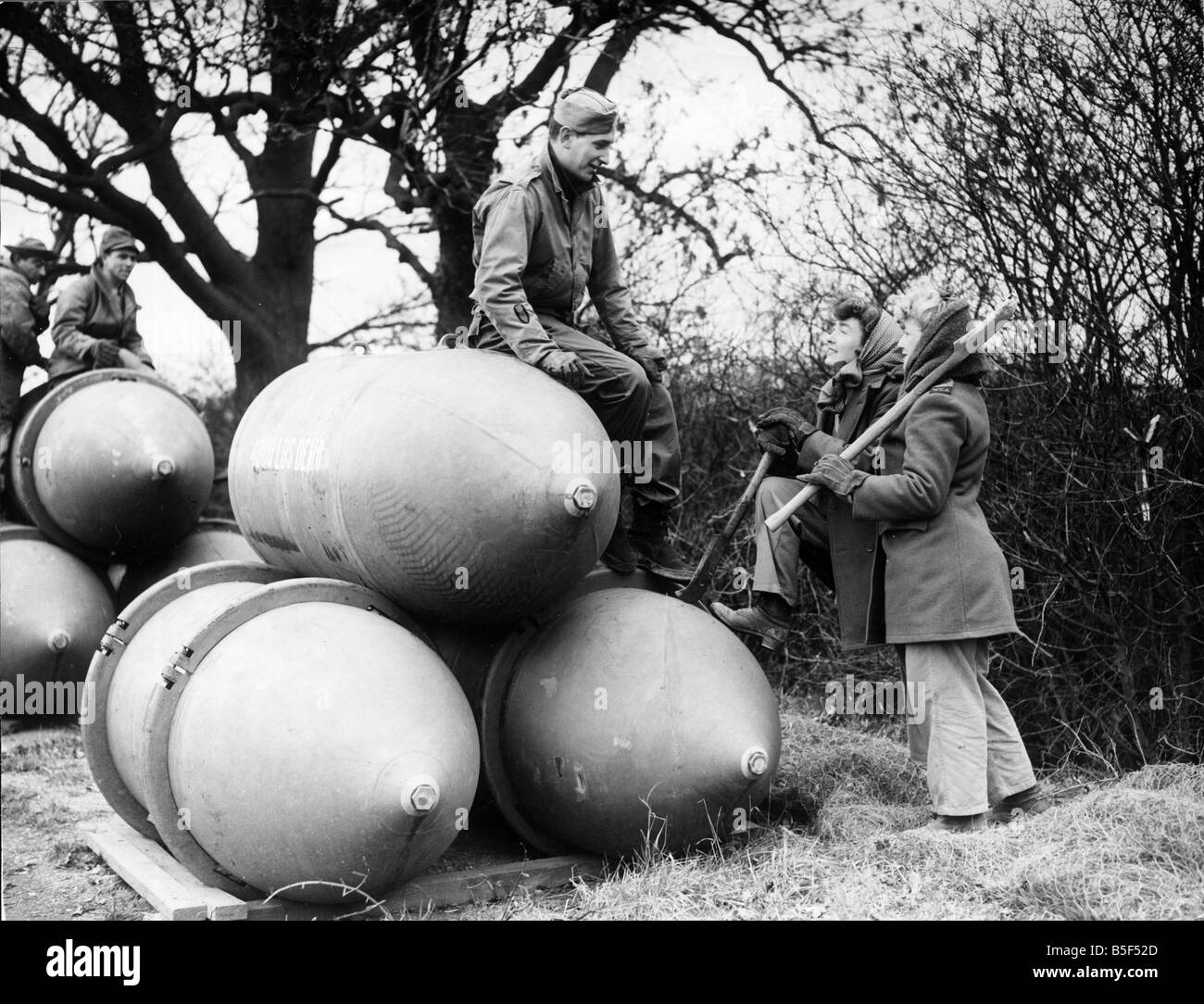 American A.S.C Facility visit.;American soldiers getting ready to ...