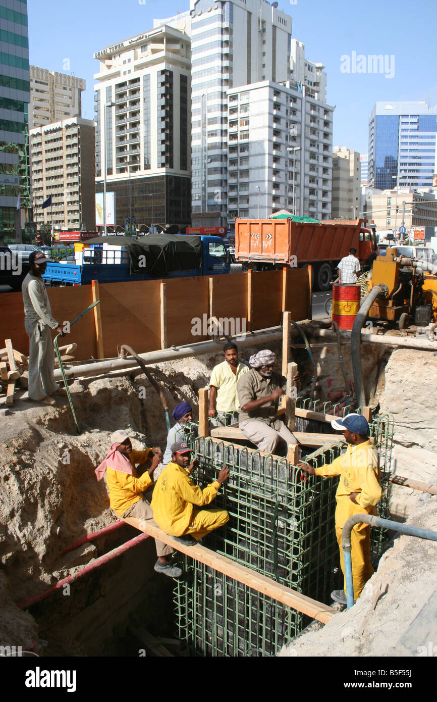 Construction Workers Abu Dhabi UAE Streetscene Stock Photo - Alamy