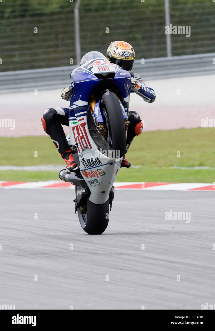 Yamaha R1 Wheelie Wallpaper