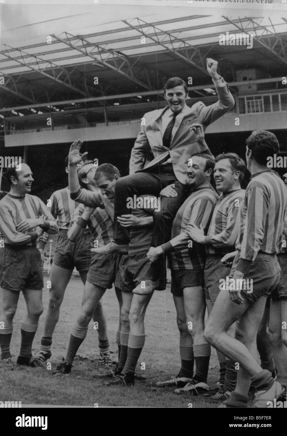 Jimmy Hill with footballers left Brian Moore Commentator at Wembley ...