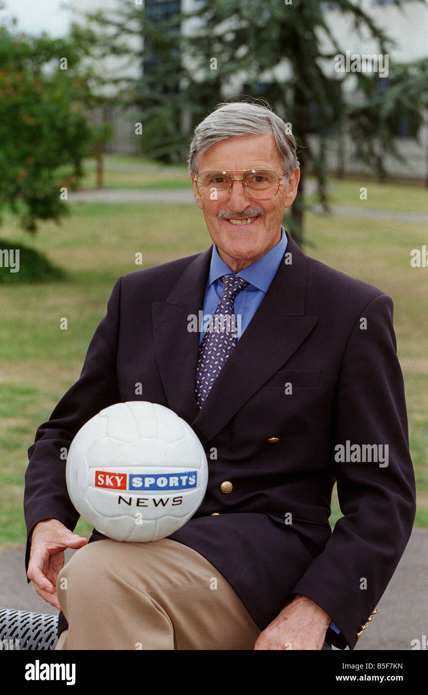 Jimmy Hill Sky Presenter September 98 New Sky football presenter Stock ...