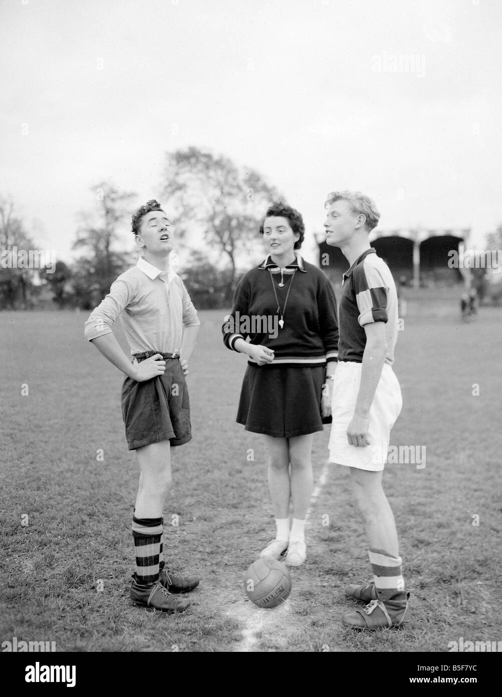 1950s football footballers hi-res stock photography and images - Alamy