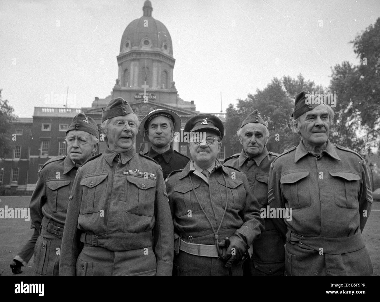 Arthur lowe 1974 hi-res stock photography and images - Alamy