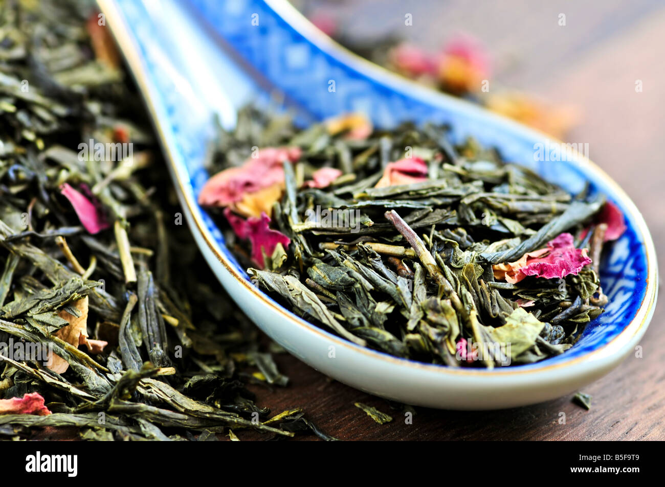 Loose dried tea leaves hi-res stock photography and images - Alamy