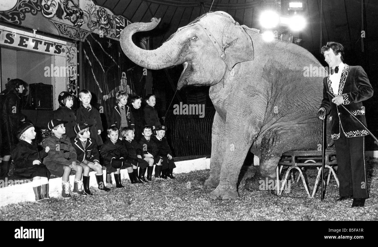 Robert fossett circus hi-res stock photography and images - Alamy