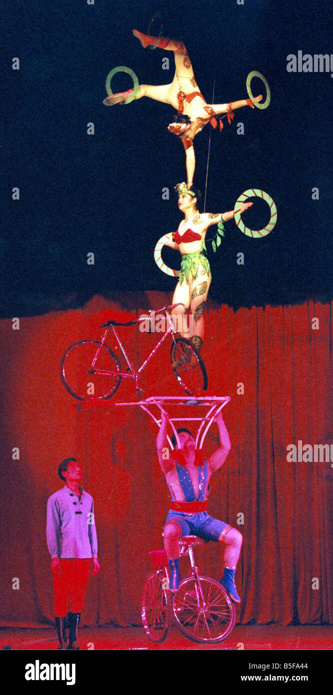 Chinese state circus acrobats hi-res stock photography and images - Alamy