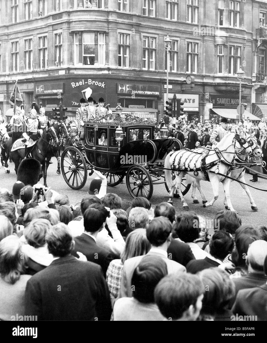 Irish state coach hi-res stock photography and images - Alamy