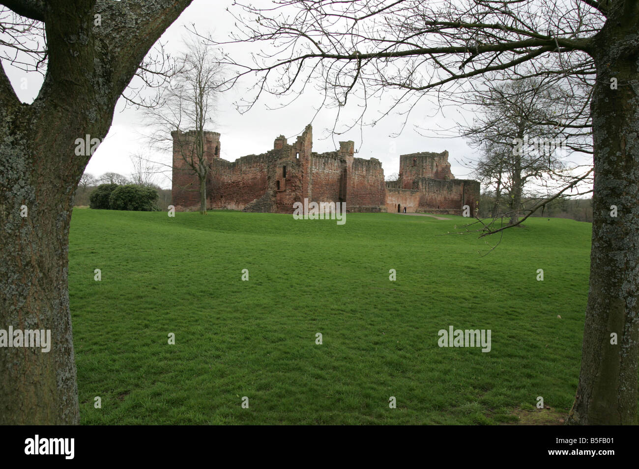 The bothwell castle hi-res stock photography and images - Alamy