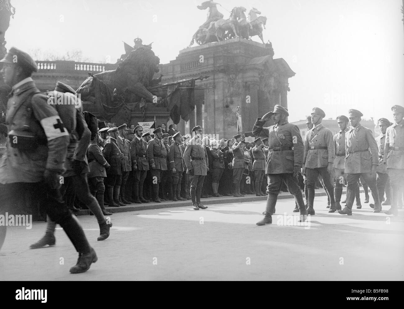 About 80 000 members of the World War One veterans paramilitary group ...