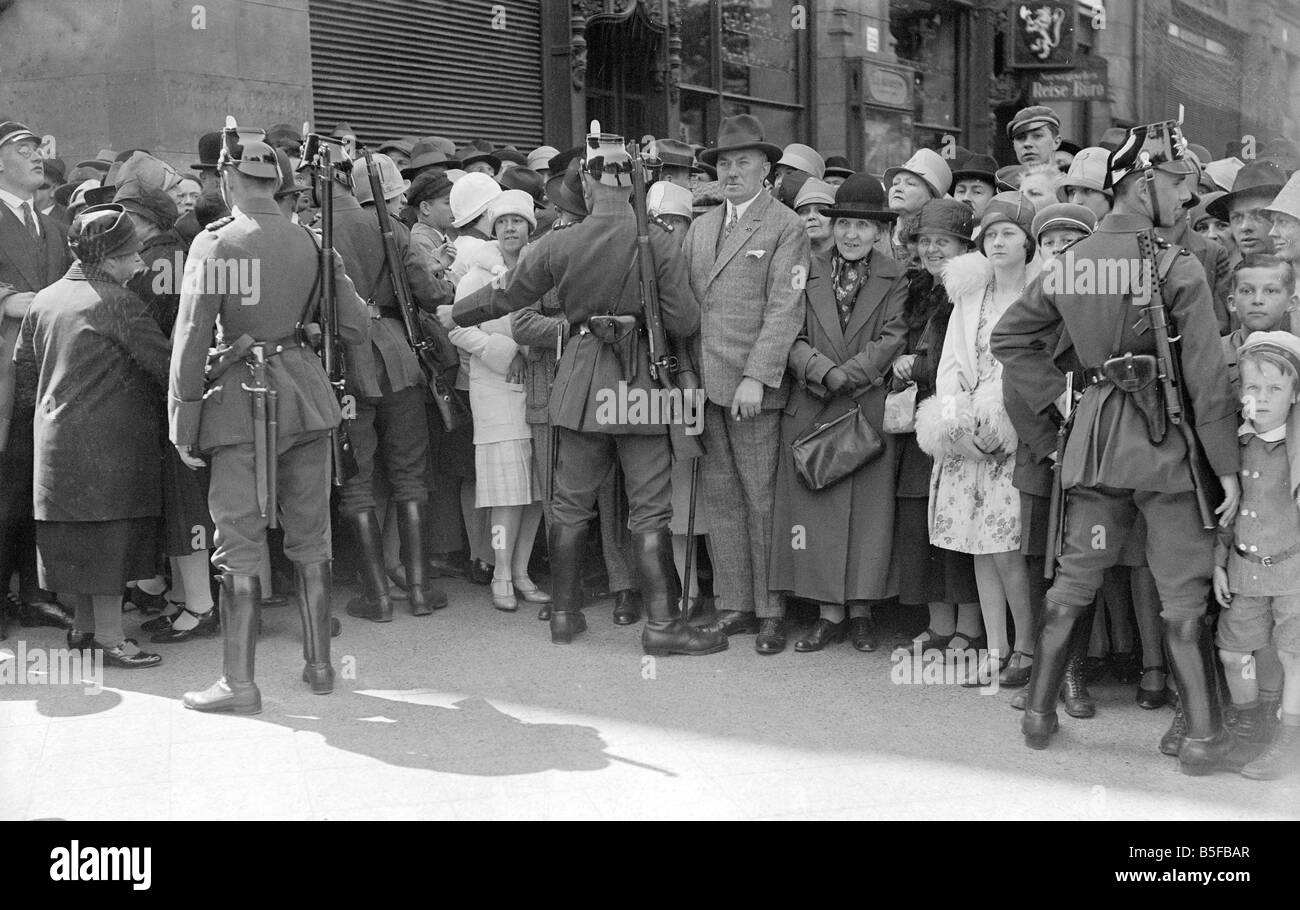 About 80 000 members of the World War One veterans paramilitary group ...