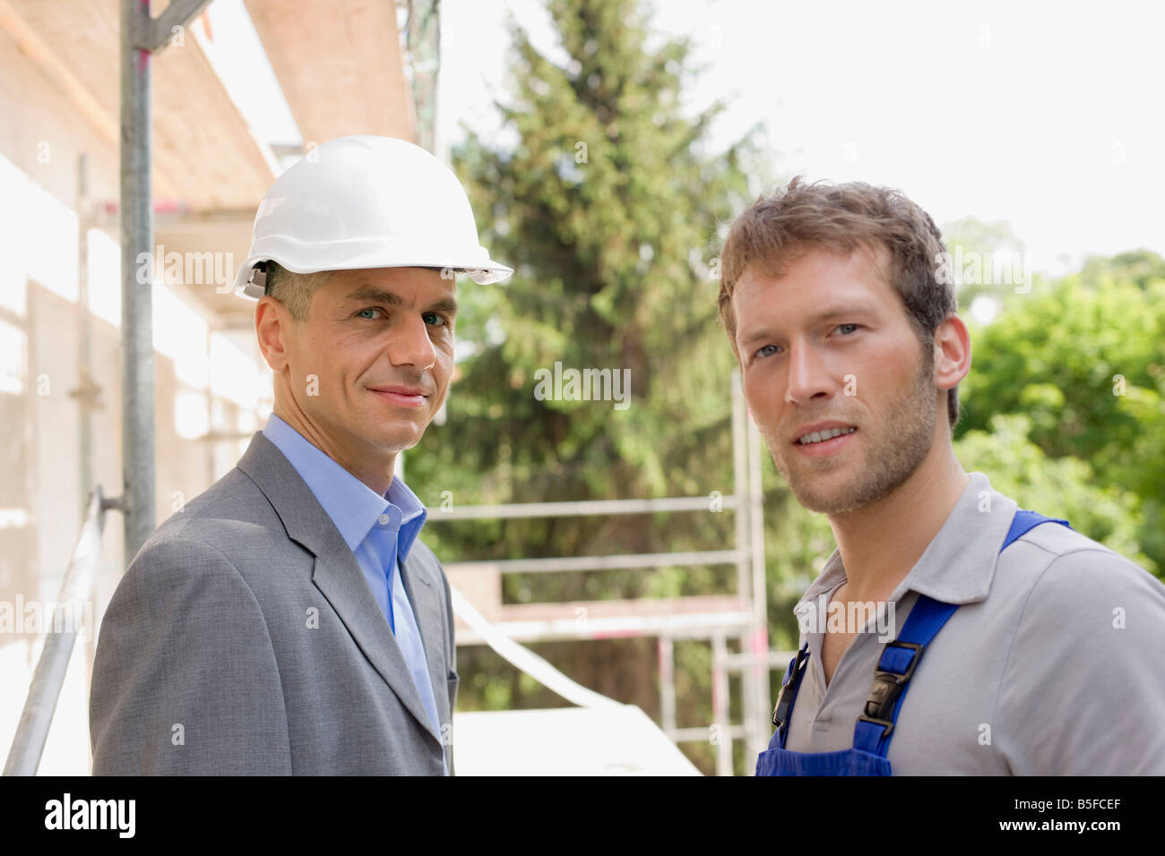 Architect and construction worker on site, portrait Stock Photo - Alamy