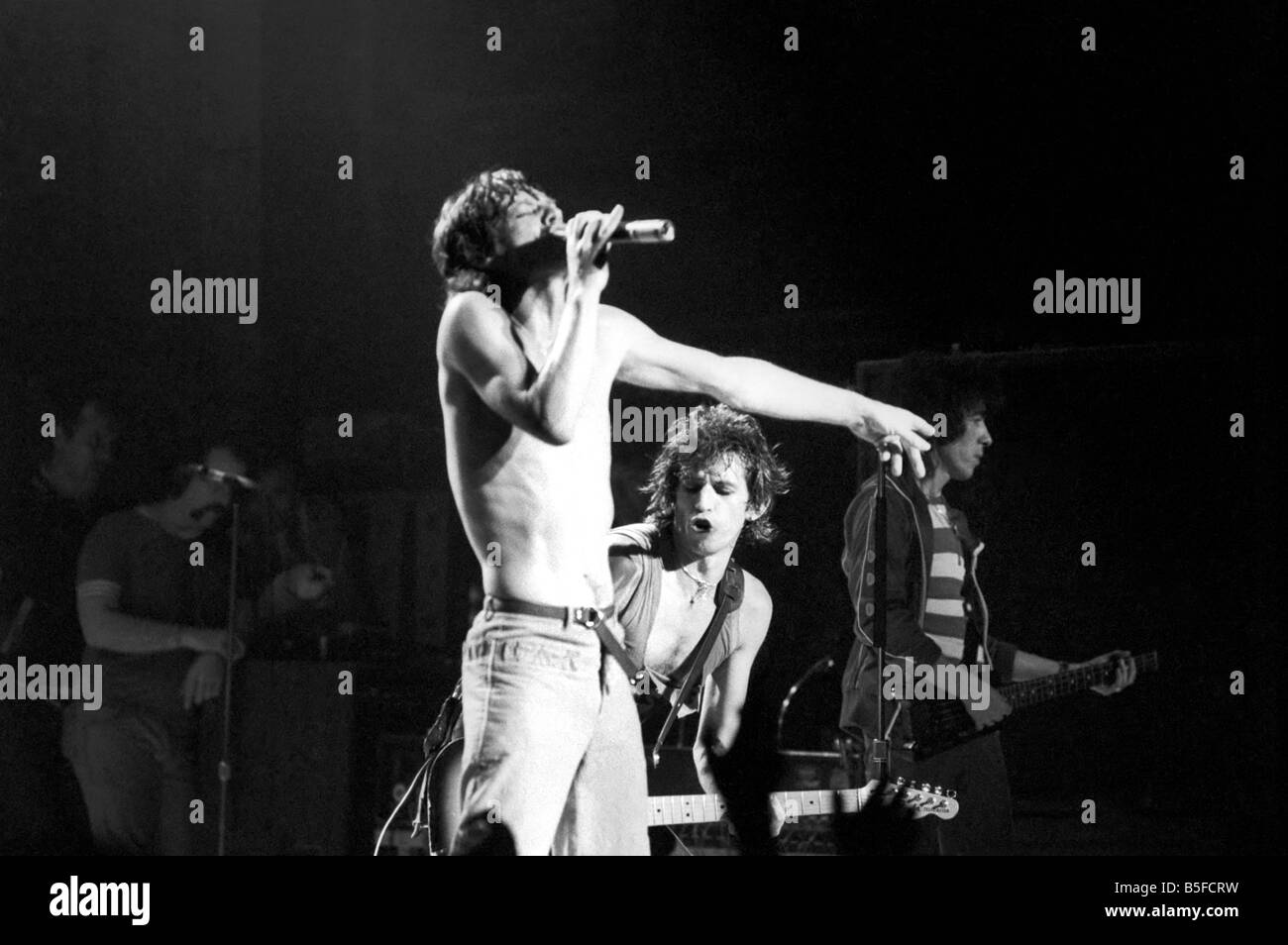 The rolling stones mick jagger singing hi-res stock photography and ...