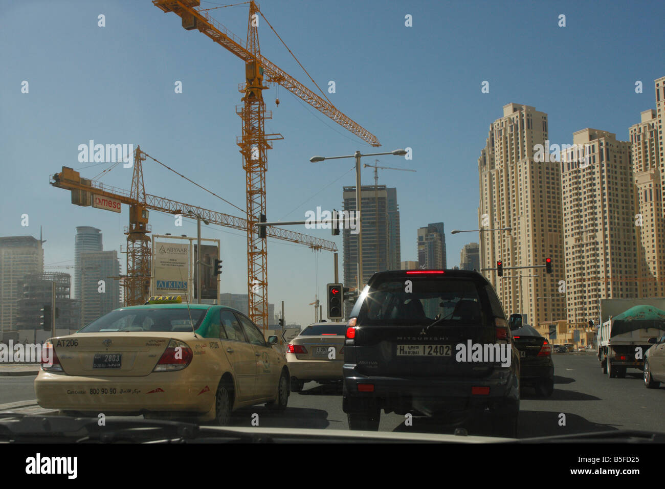 CONSTRUCTION OF A BUILDING IN DUBAI Stock Photo - Alamy