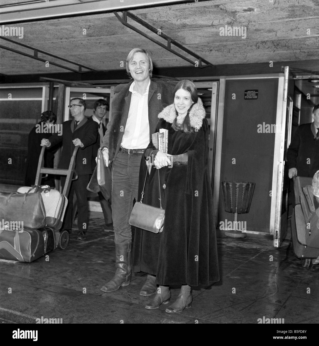 John Voight (Voigt) actor Midnight Cowboy, arrived at Heathrow from San ...