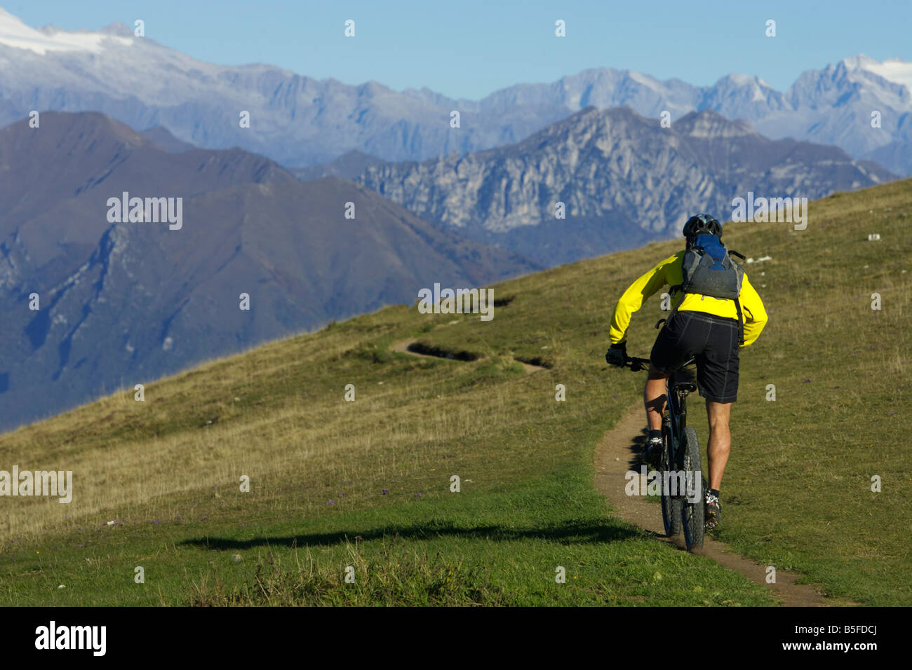 Mountainbiker at lake garda hi-res stock photography and images - Alamy