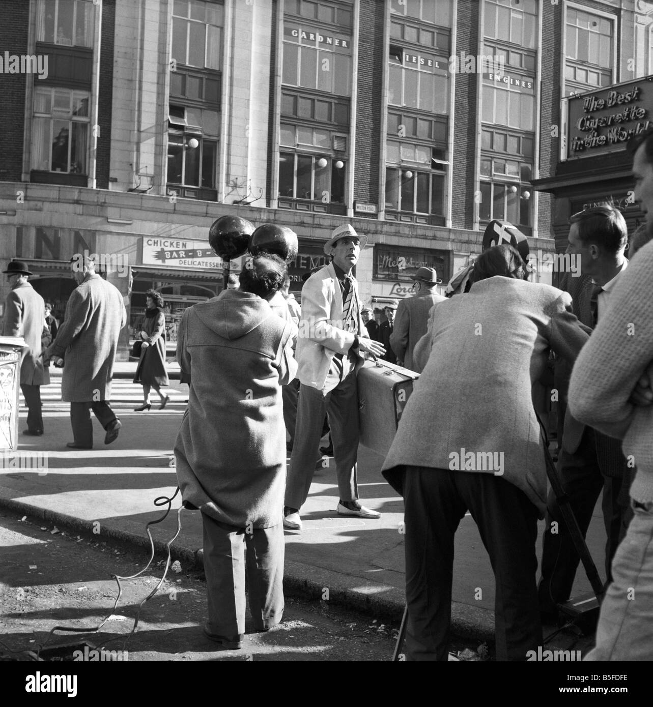 On location at Victoria Station the M.G.M. film ñVillage of Daughterî ...