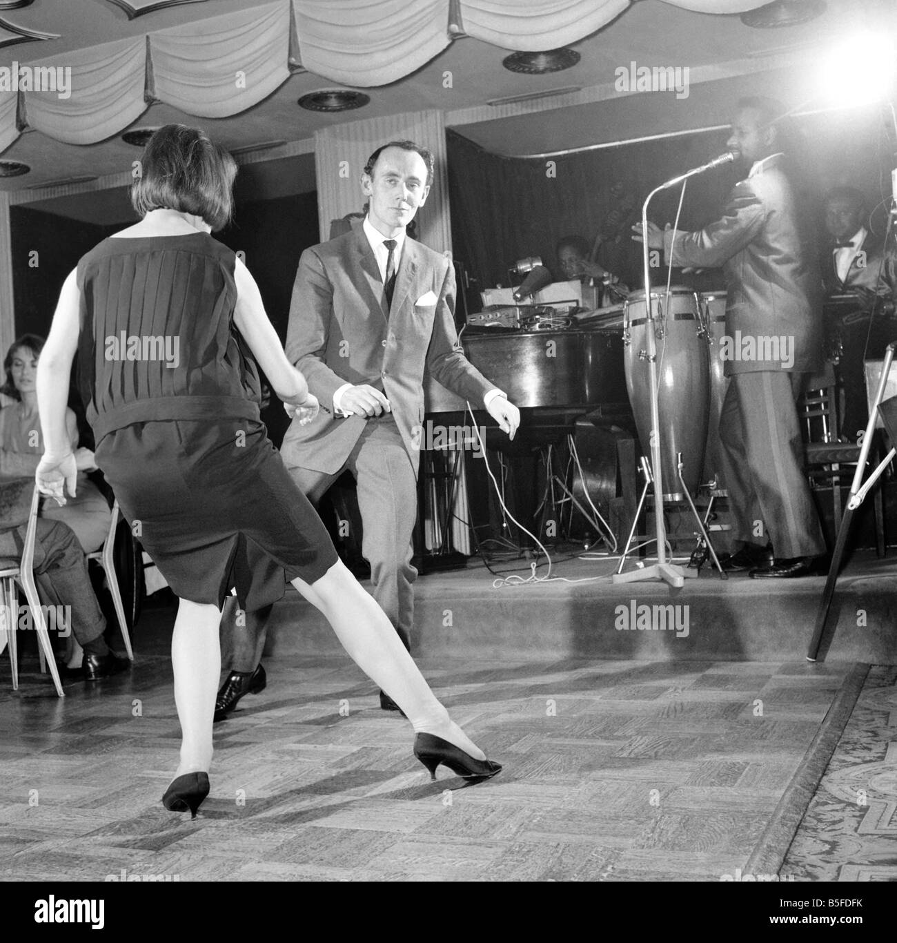 Twist dance 1960s hi-res stock photography and images - Alamy