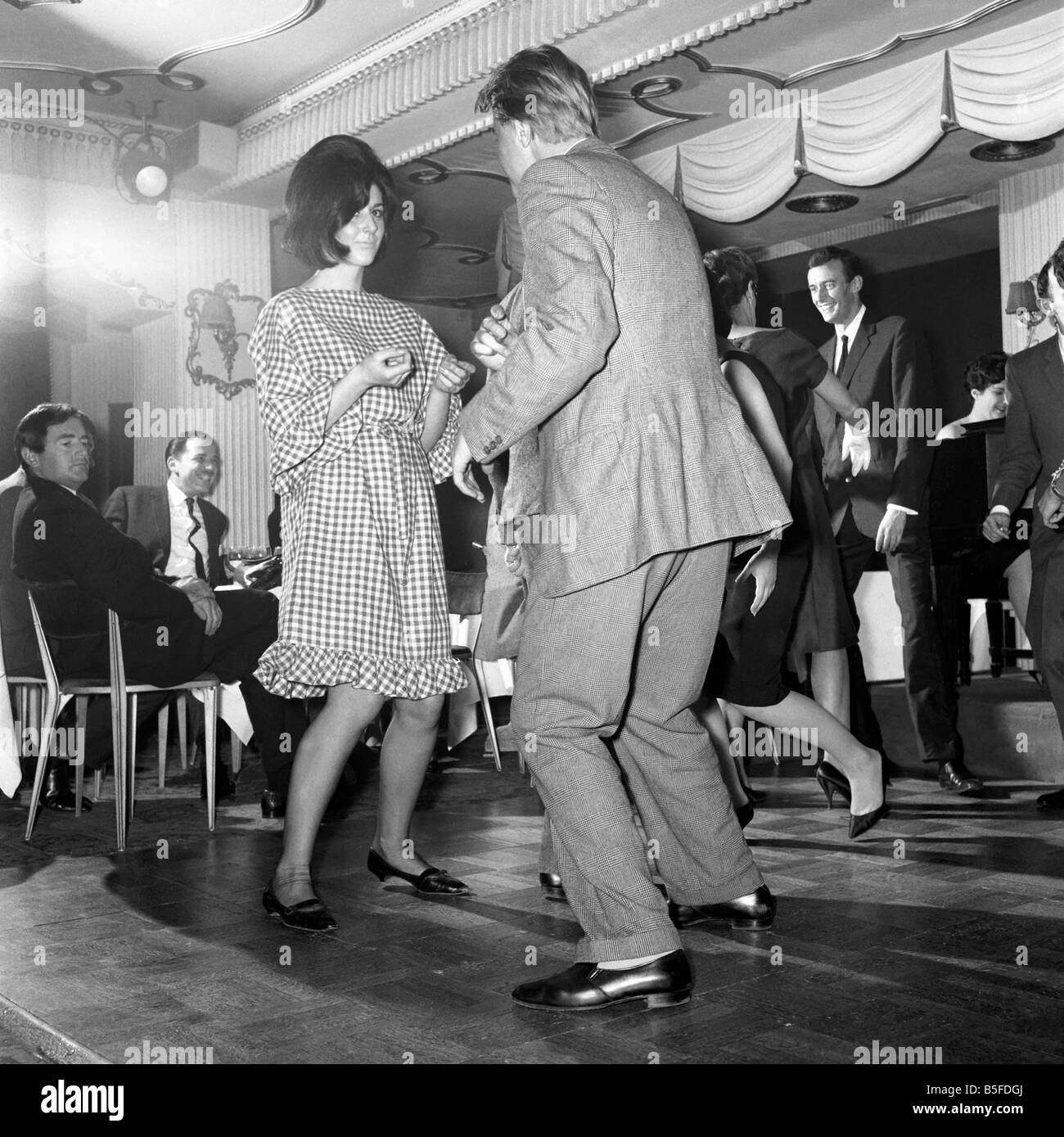 Twist dance 1960s High Resolution Stock Photography and Images - Alamy
