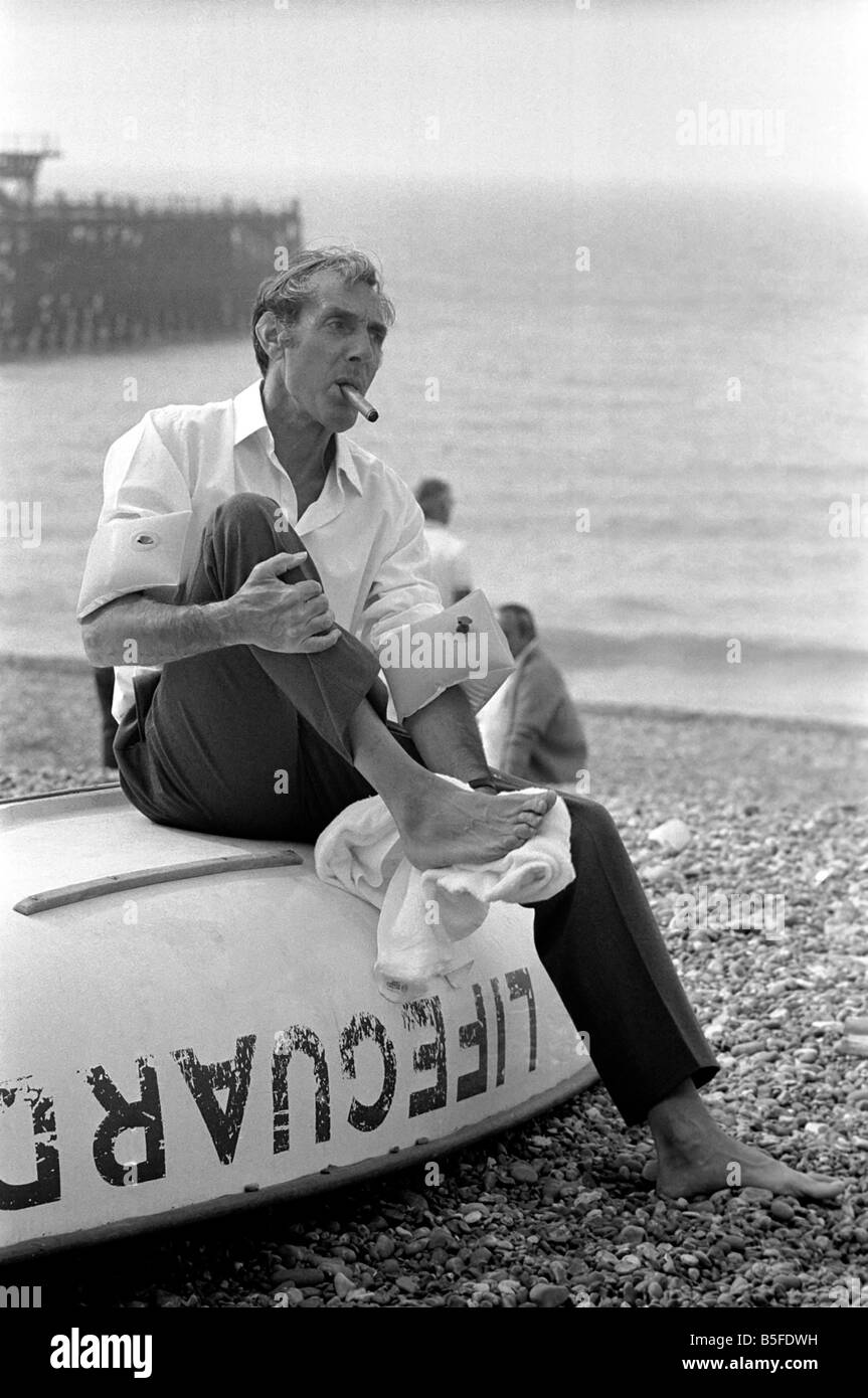 Comedian eric sykes hi-res stock photography and images - Alamy