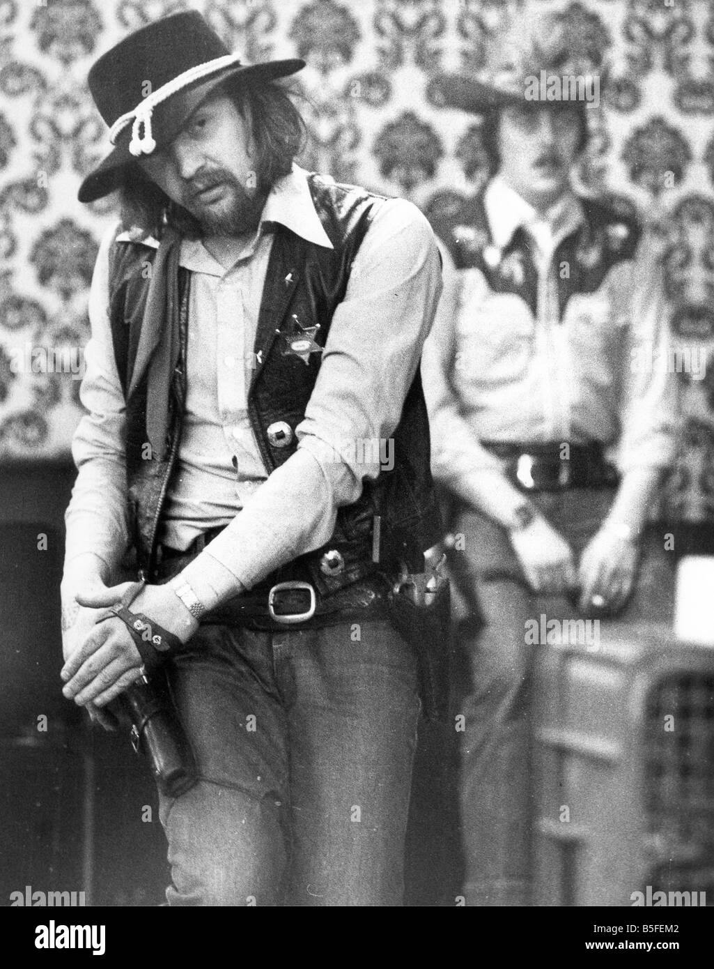 Quick on the draw that s Les Davis Stock Photo - Alamy