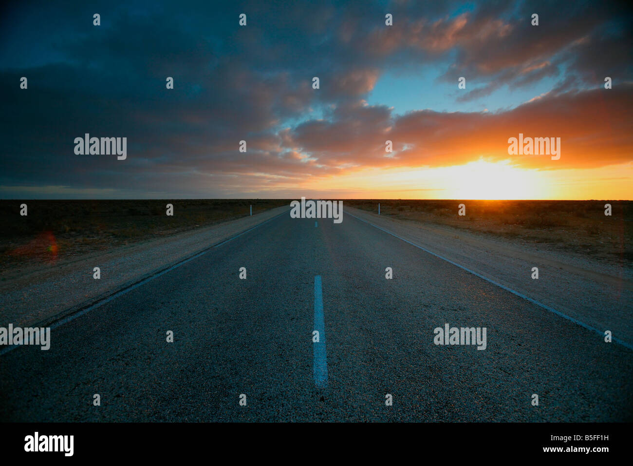 Road highway nullarbor plain hi-res stock photography and images - Alamy