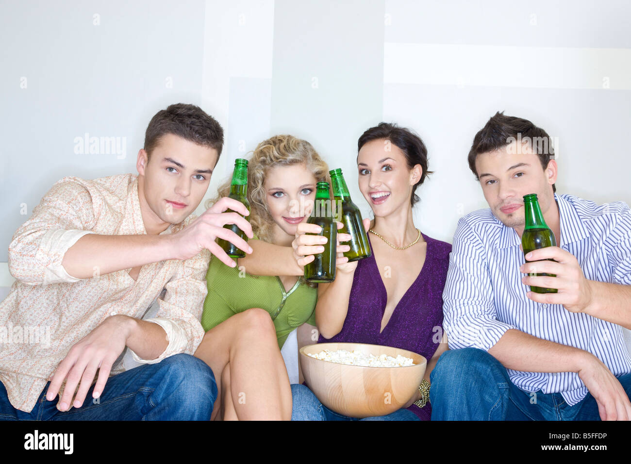 group of friends drinking beer Stock Photo - Alamy