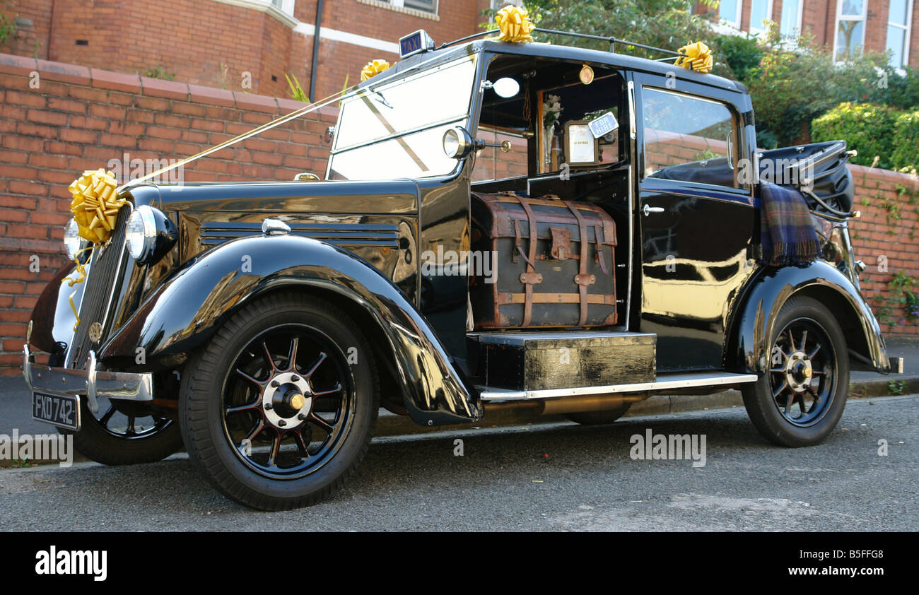Welsh taxi hi-res stock photography and images - Alamy
