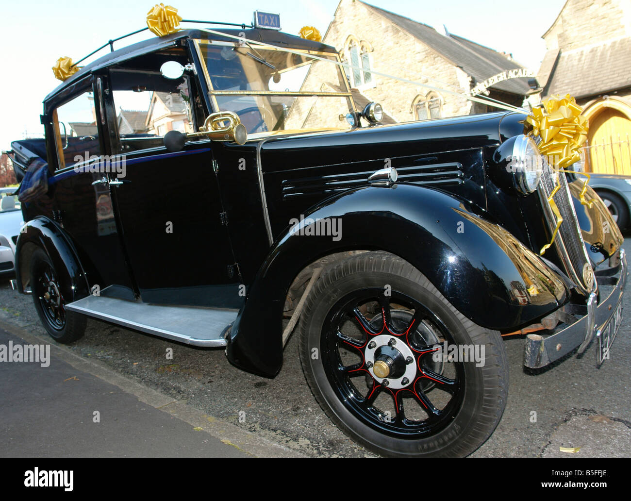 London taxi wedding car hi-res stock photography and images - Alamy