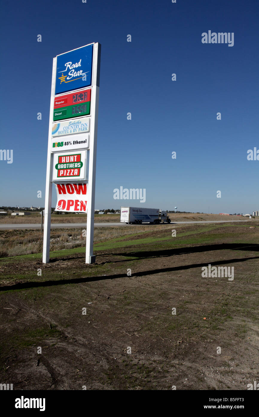 Road Star gas station sign Stock Photo - Alamy