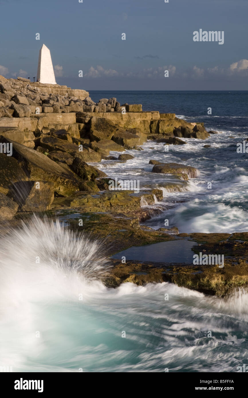 Portland crashing waves dorset hi-res stock photography and images - Alamy