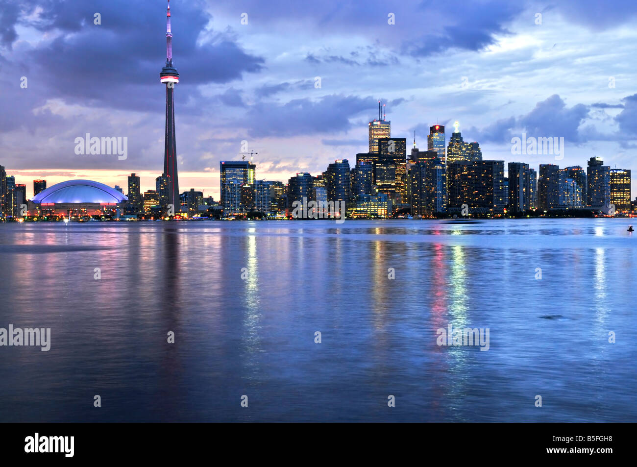 Toronto skyline view hi-res stock photography and images - Alamy