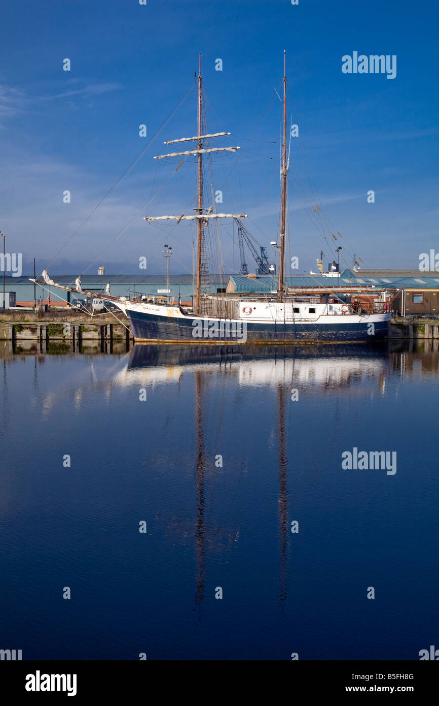 Ship in the port of leith hi-res stock photography and images - Alamy