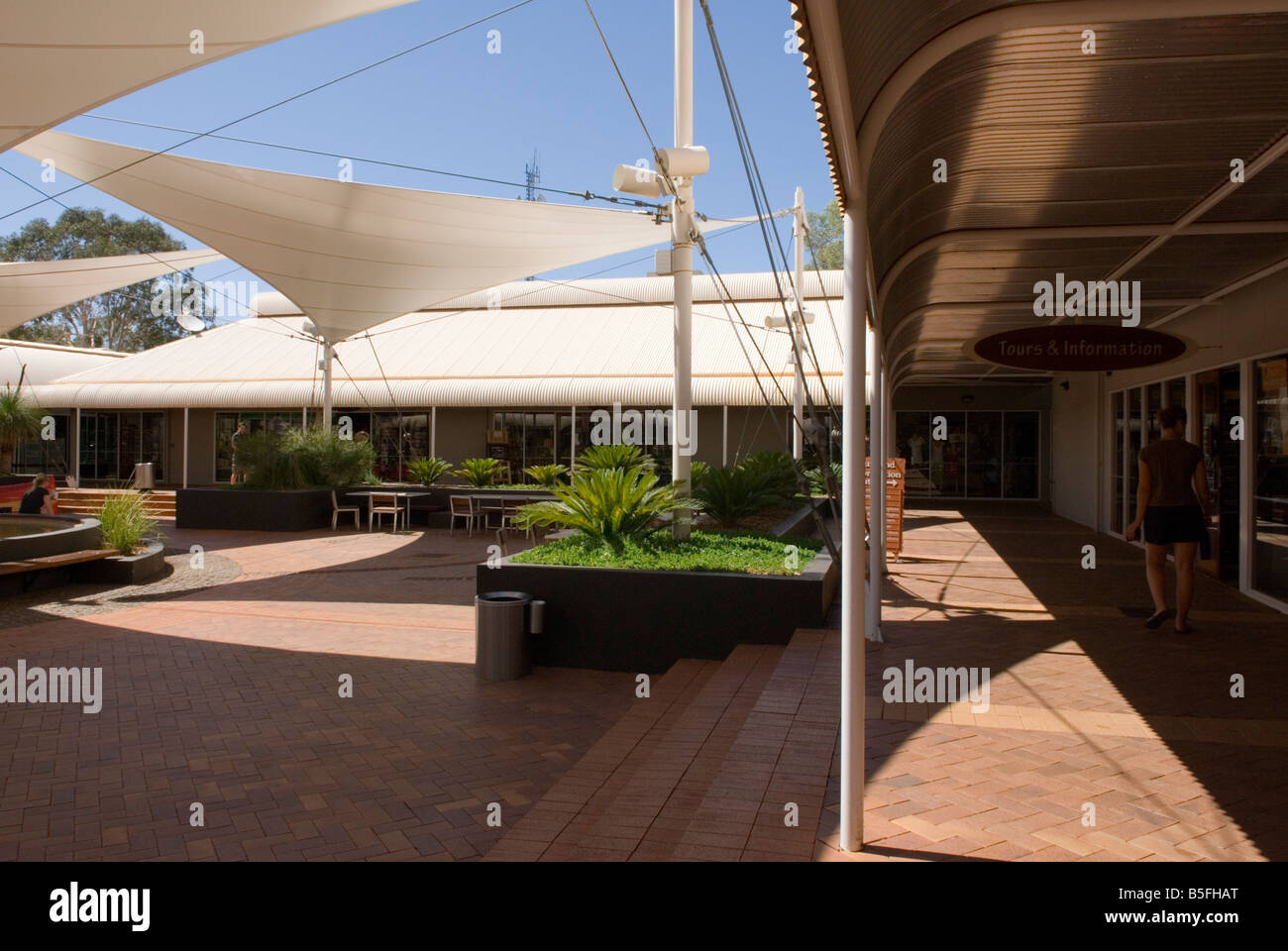 Yulara ayers rock resort ayers rock hi-res stock photography and images ...