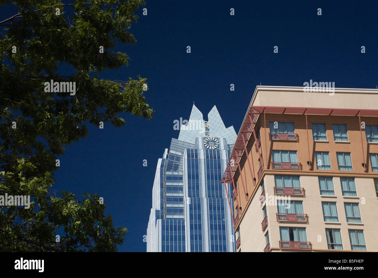 High rise building skyscraper hi-res stock photography and images - Alamy