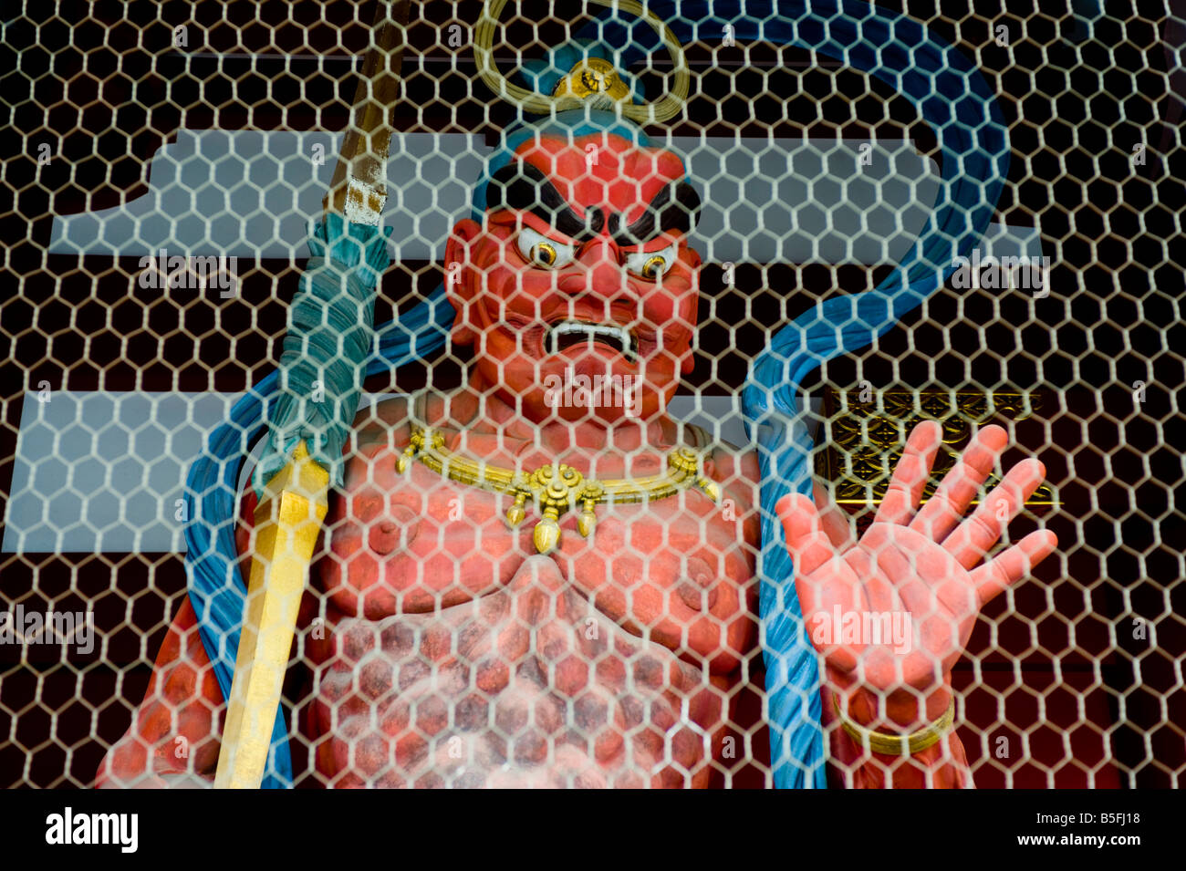 One of the Nio statues on either side of The Hozomon main gate to the ...