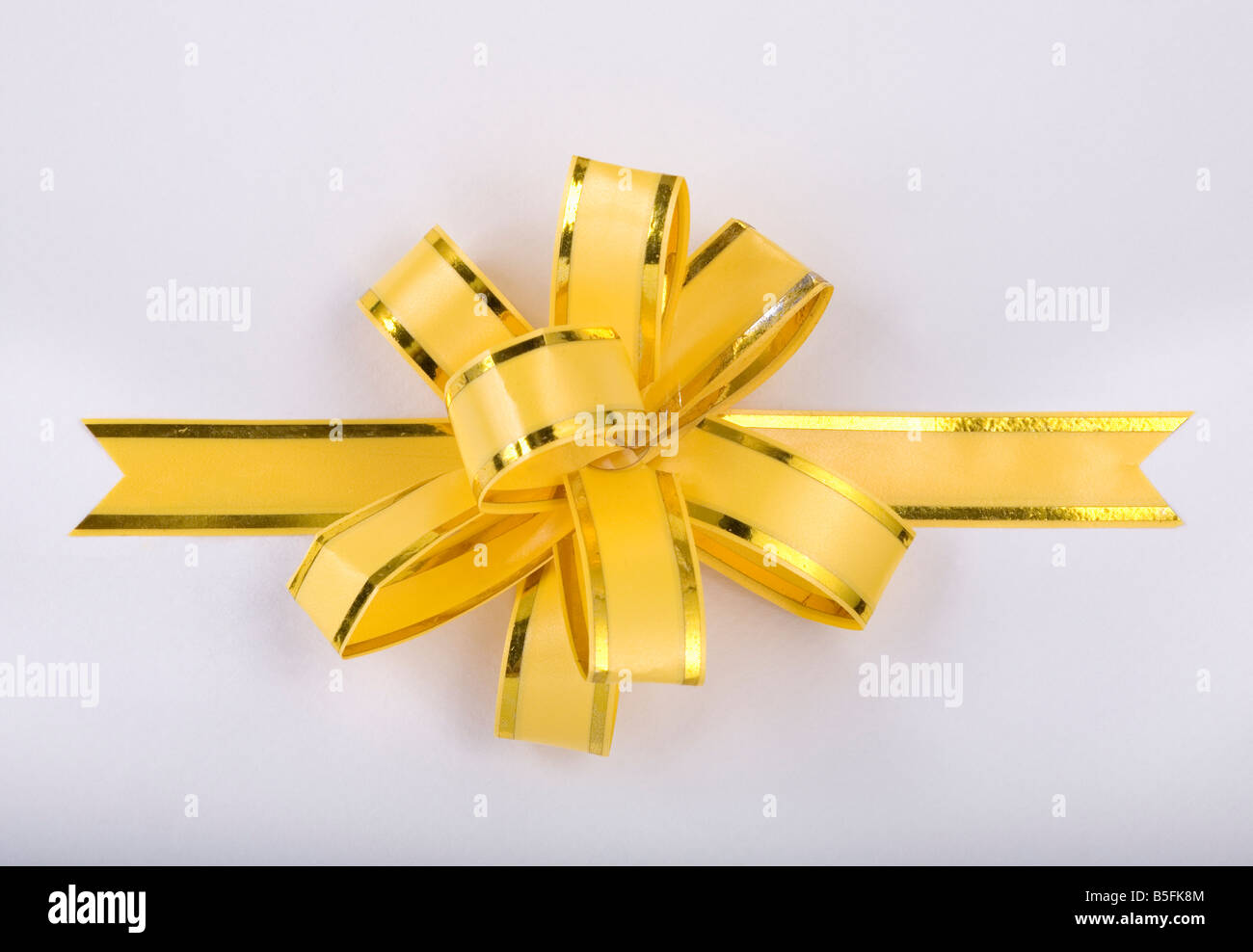 yellow christmas gift ribbon and bow Stock Photo - Alamy