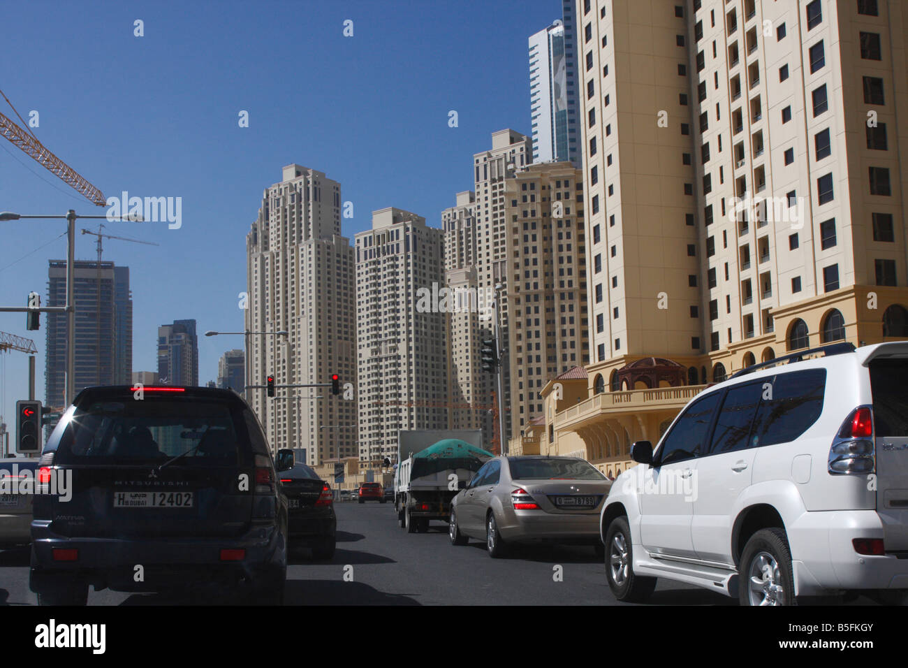 CONSTRUCTION OF A BUILDING IN DUBAI Stock Photo - Alamy