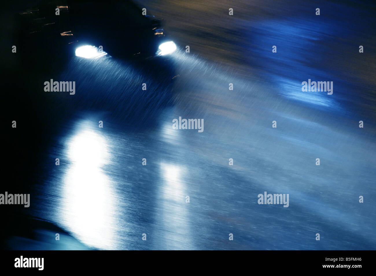 fast car driving in heavy rain at night in town Stock Photo - Alamy